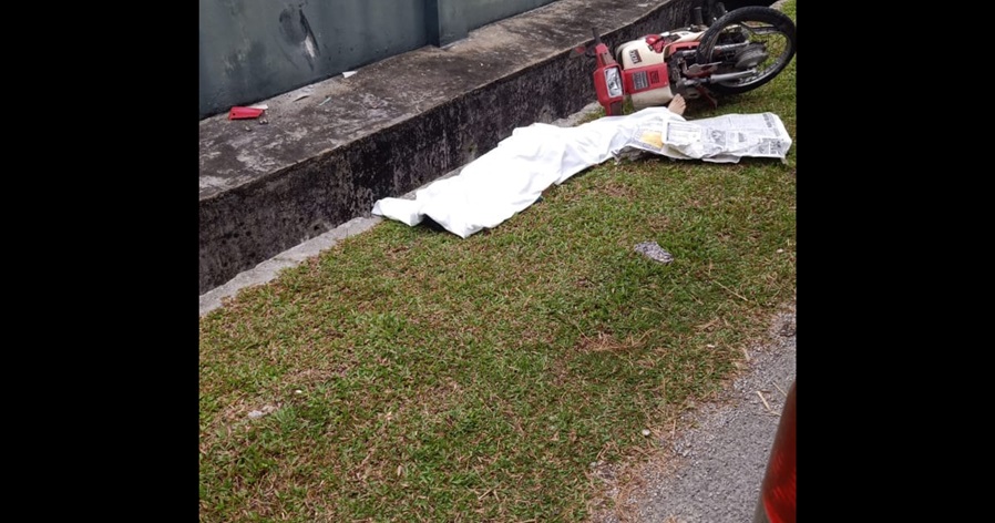 摩托车猛撞洋灰墩 古晋女骑士跌入水沟当场身亡 马来西亚诗华日报新闻网
